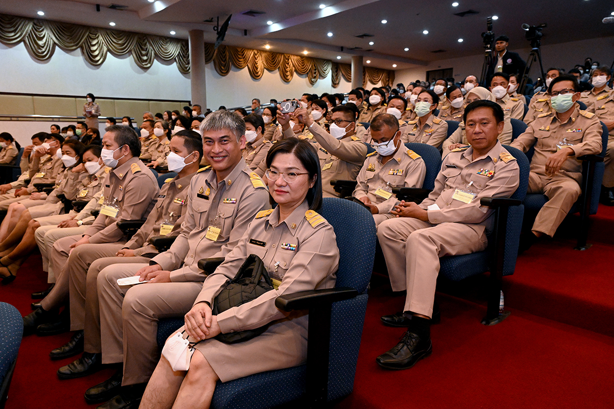 พิธีมอบเกียรติบัตรและเข็มเชิดชูเกียรติแก่ข้าราชการพลเรือนดีเด่นประจำปี 2565 - KMUTT