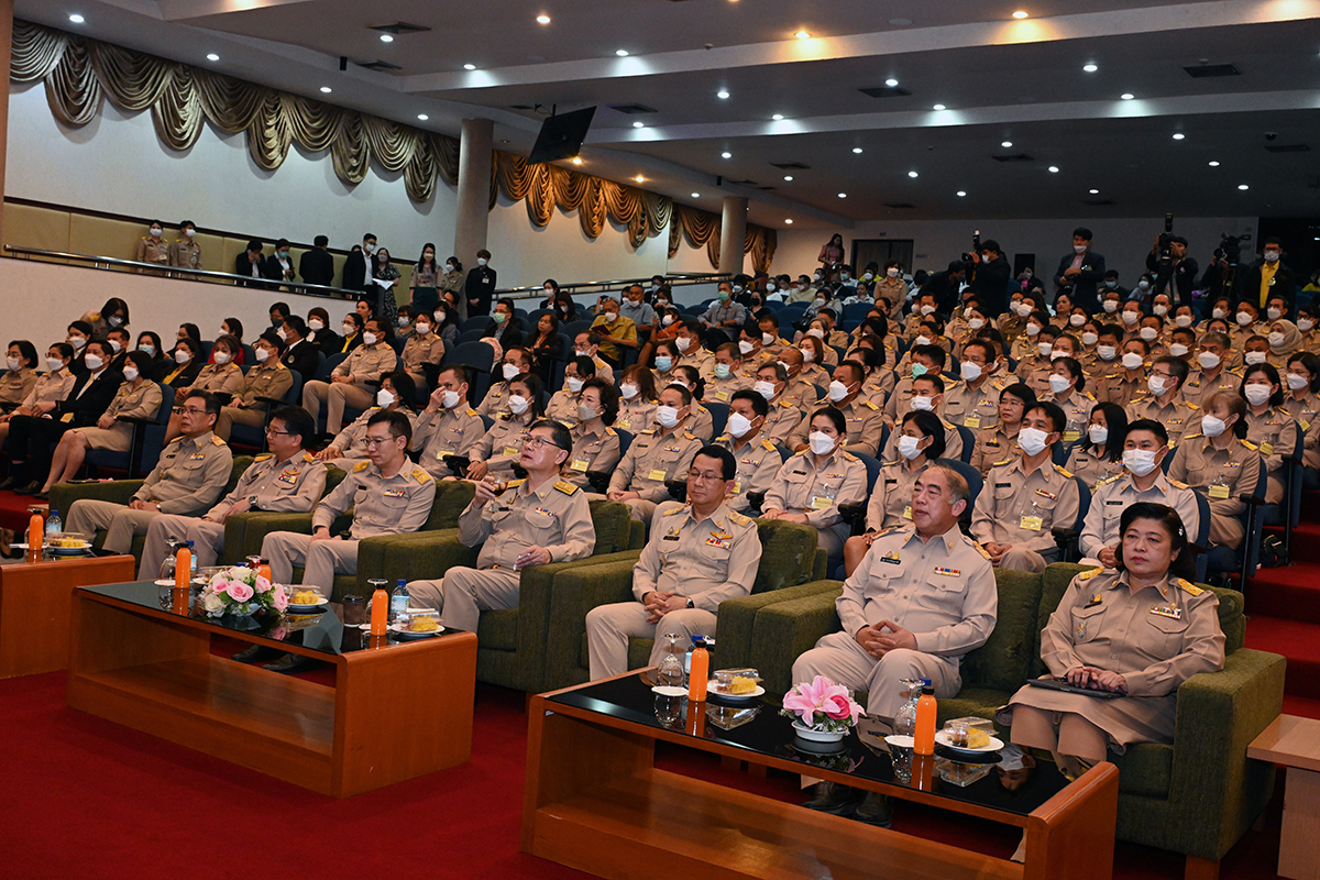 พิธีมอบเกียรติบัตรและเข็มเชิดชูเกียรติแก่ข้าราชการพลเรือนดีเด่นประจำปี 2565 - KMUTT