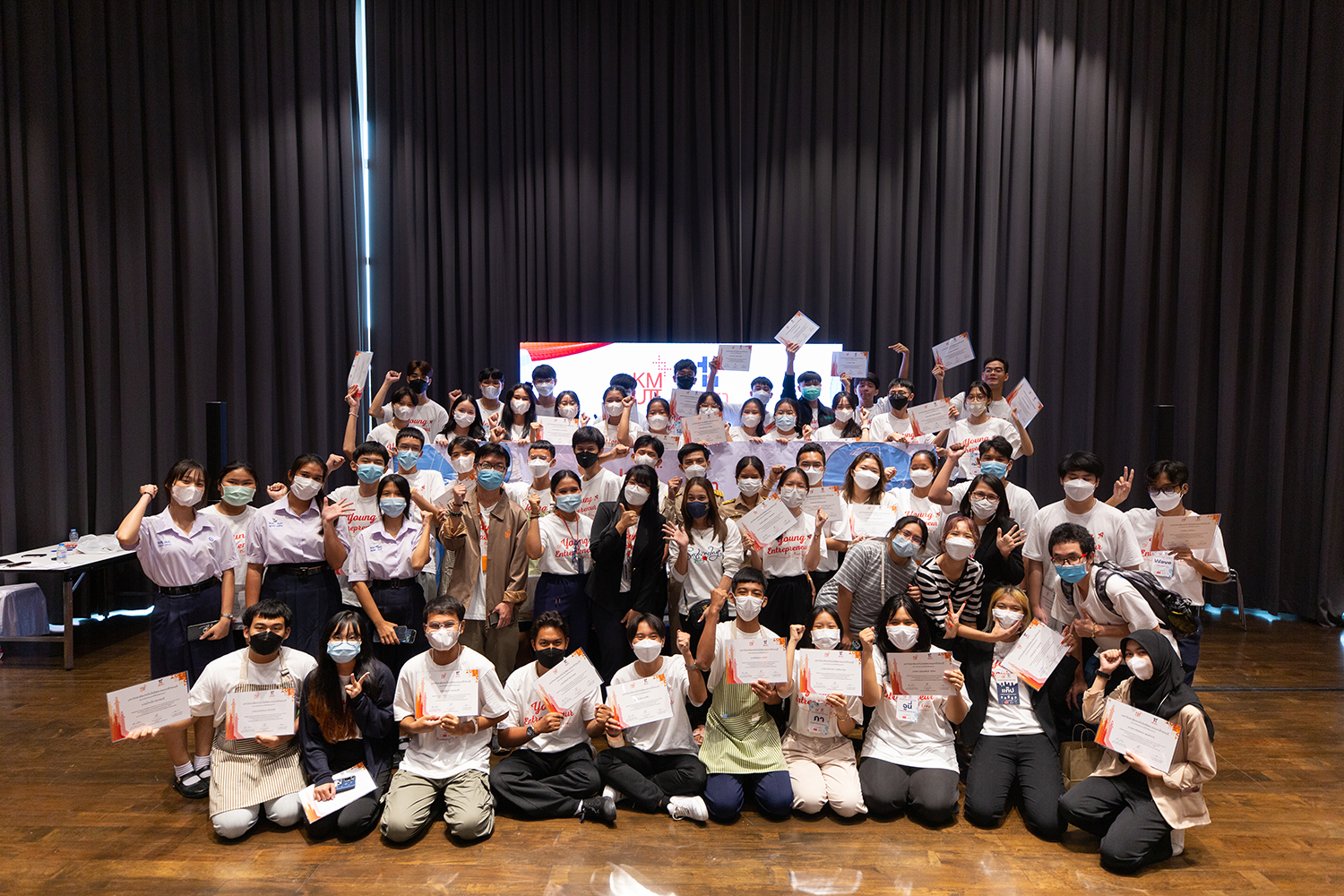 กิจกรรม Exhibition Day และพิธีมอบประกาศนียบัตร ภายใต้โครงการ Young ...