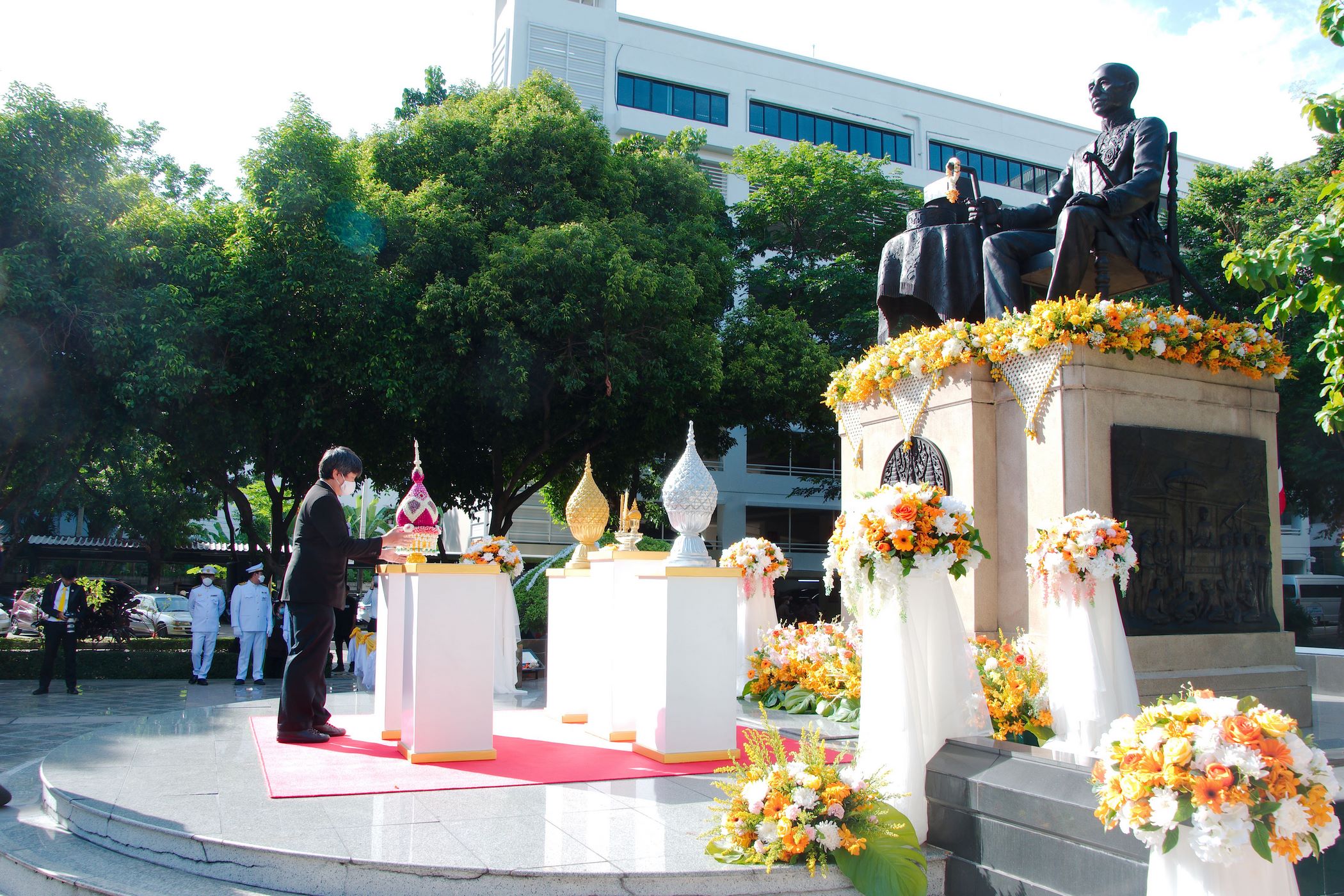 คณะวิทยาศาสตร์ ร่วมพิธีวางพานพุ่มเนื่องใน "วันวิทยาศาสตร์แห่งชาติ " ประจำปี 2566 - KMUTT