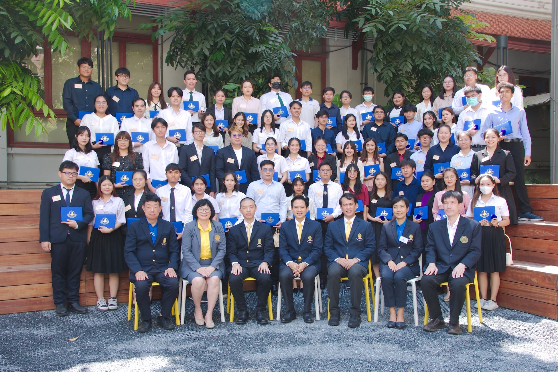 Faculty of Science students receive the Professor Dr. Tab Nilanidhi ...