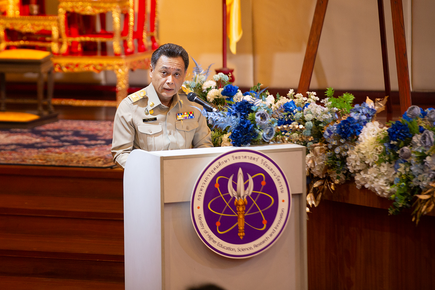 อาจารย์ มจธ. รับมอบเกียรติบัตรและเข็มเชิดชูเกียรติข้าราชการพลเรือนดีเด่น ประจำปี 2566 - KMUTT