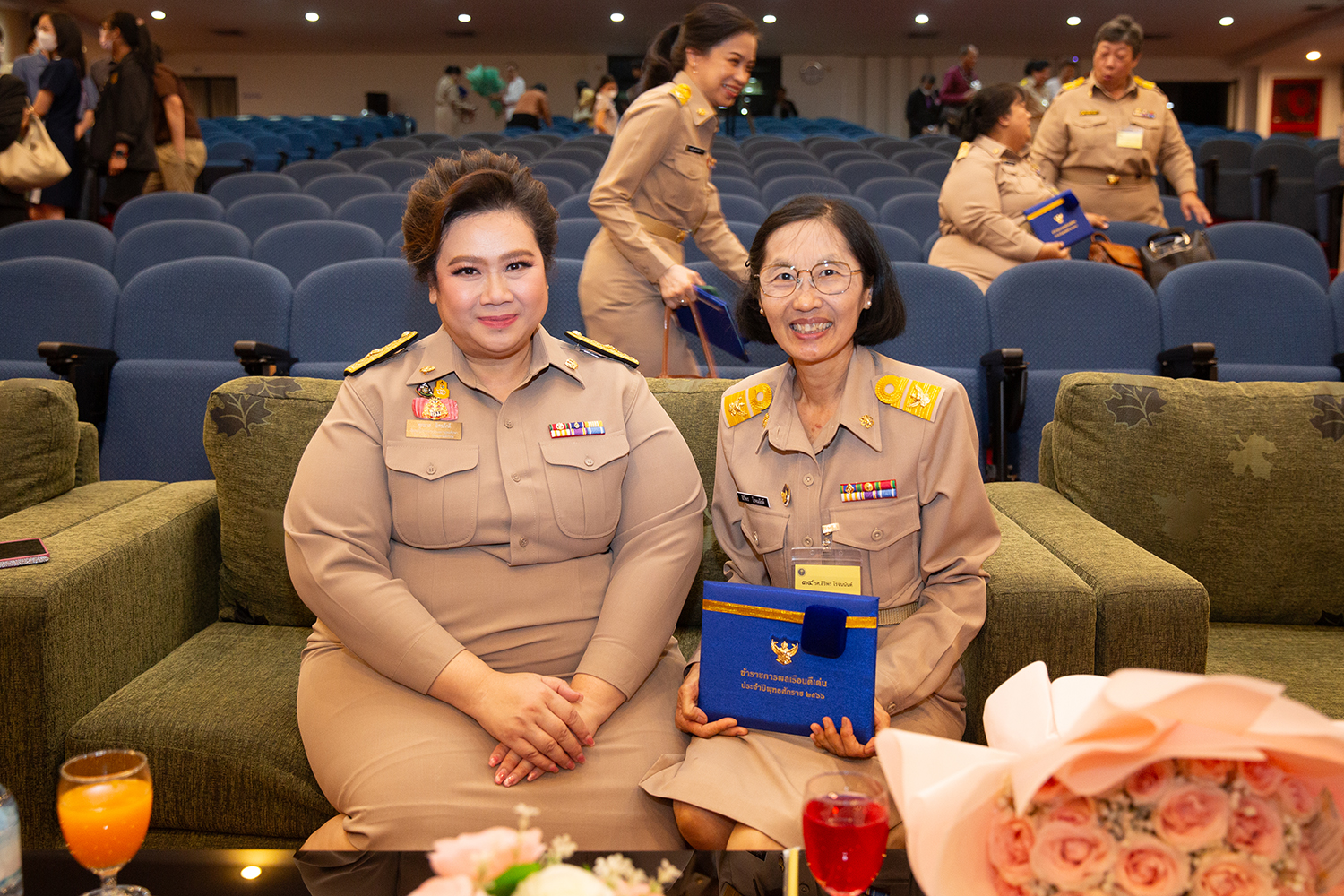 อาจารย์ มจธ. รับมอบเกียรติบัตรและเข็มเชิดชูเกียรติข้าราชการพลเรือนดีเด่น ประจำปี 2566 - KMUTT